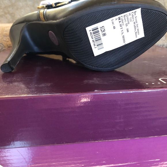 me too | Shoes | Black Me Too Leather Booties Mint Condition | Poshmark